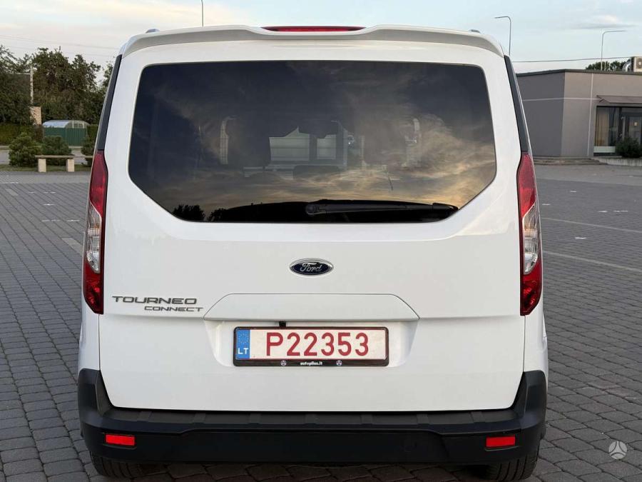 White Ford tourneo-connect 2014 in Raseiniai, with an engine capacity of 1.56 L and mileage of 211 thousand km for 6999 €, photo 9 on AUTOMOTO.COM.LV