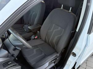 White Ford tourneo-connect 2014 in Raseiniai, with an engine capacity of 1.56 L and mileage of 211 thousand km for 6999 €, photo 15 on AUTOMOTO.COM.LV