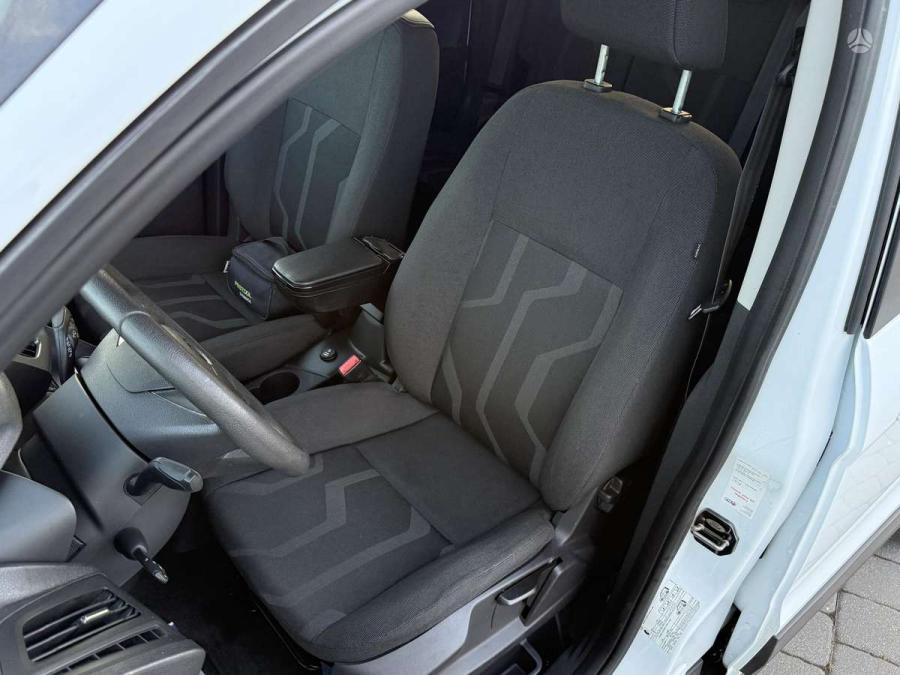 White Ford tourneo-connect 2014 in Raseiniai, with an engine capacity of 1.56 L and mileage of 211 thousand km for 6999 €, photo 15 on AUTOMOTO.COM.LV