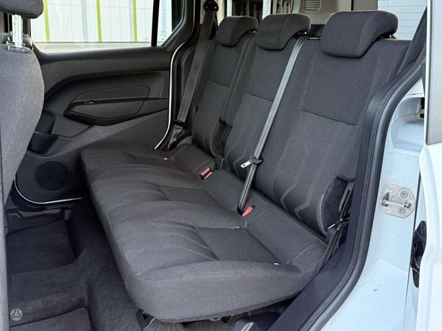 White Ford tourneo-connect 2014 in Raseiniai, with an engine capacity of 1.56 L and mileage of 211 thousand km for 6999 €, photo 17 on AUTOMOTO.COM.LV