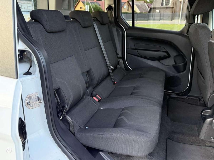 White Ford tourneo-connect 2014 in Raseiniai, with an engine capacity of 1.56 L and mileage of 211 thousand km for 6999 €, photo 21 on AUTOMOTO.COM.LV