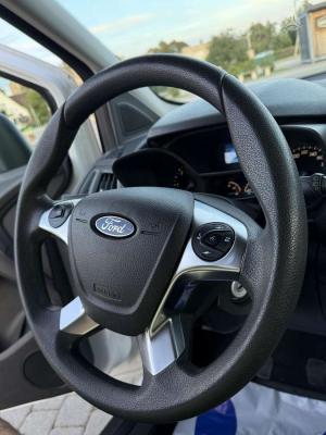 White Ford tourneo-connect 2014 in Raseiniai, with an engine capacity of 1.56 L and mileage of 211 thousand km for 6999 €, photo 25 on AUTOMOTO.COM.LV