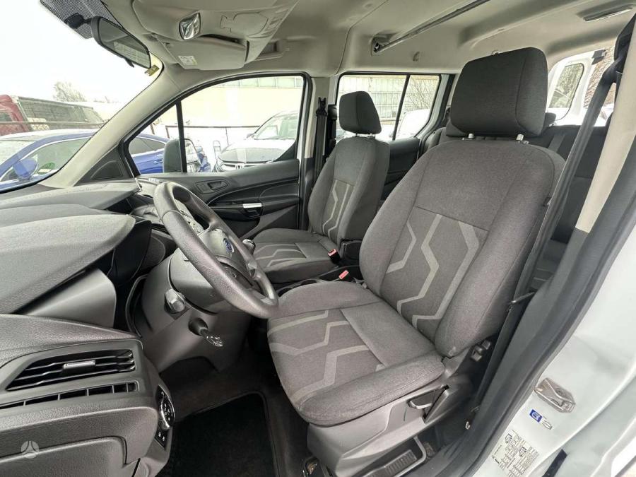 White Ford tourneo-connect 2016 in Taurage, with an engine capacity of 1.50 L and mileage of 187 thousand km for 6700 €, photo 12 on AUTOMOTO.COM.LV