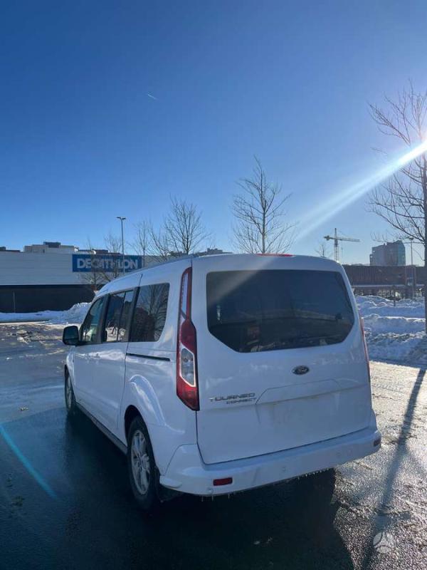 White Ford tourneo-connect 2016 in Klaipeda, with an engine capacity of 1.50 L and mileage of 320 thousand km for 8500 €, photo 8 on AUTOMOTO.COM.LV