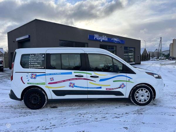 White Ford tourneo-connect 2017 in Taurage, with an engine capacity of 1.50 L and mileage of 230 thousand km for 6450 €, photo 4 on AUTOMOTO.COM.LV