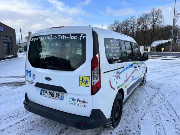 White Ford tourneo-connect 2017 in Taurage, with an engine capacity of 1.50 L and mileage of 230 thousand km for 6450 €, photo 5 on AUTOMOTO.COM.LV