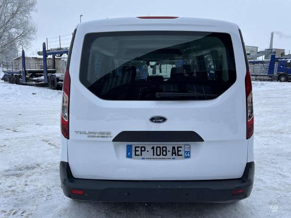White Ford tourneo-connect 2017 in Taurage, with an engine capacity of 1.50 L and mileage of 234 thousand km for 6750 €, photo 4 on AUTOMOTO.COM.LV