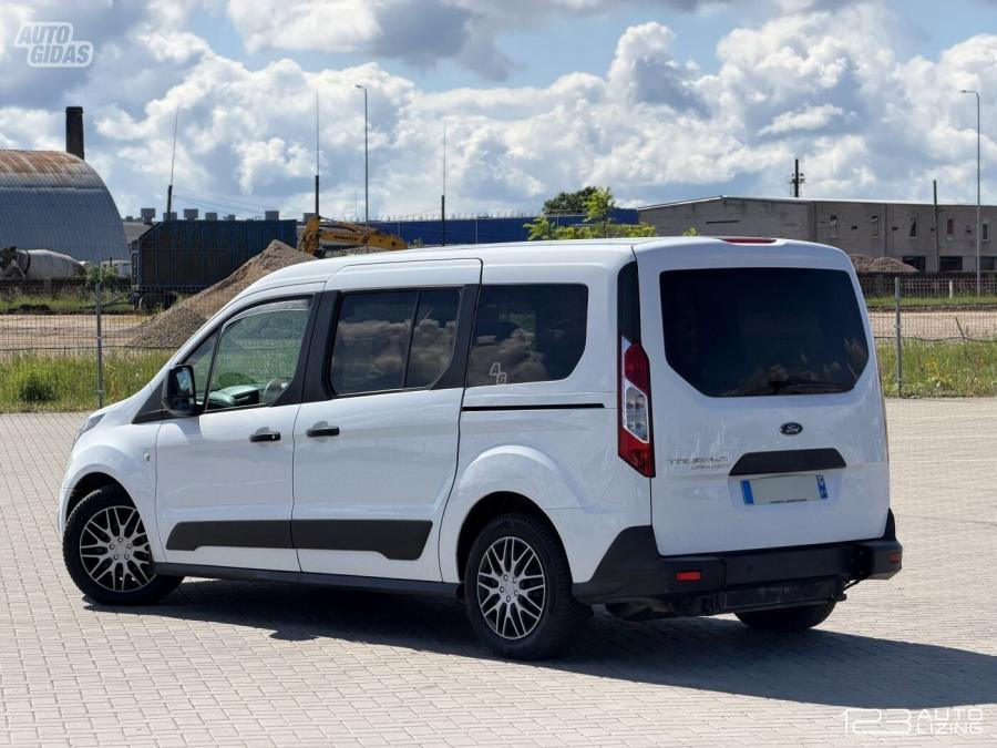 White Ford tourneo-connect 2017 in Taurage, with an engine capacity of 1.50 L and mileage of 239 thousand km for 6700 €, photo 6 on AUTOMOTO.COM.LV
