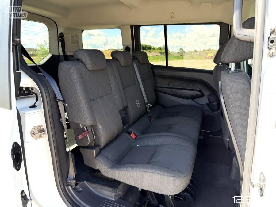 White Ford tourneo-connect 2017 in Taurage, with an engine capacity of 1.50 L and mileage of 239 thousand km for 6700 €, photo 11 on AUTOMOTO.COM.LV