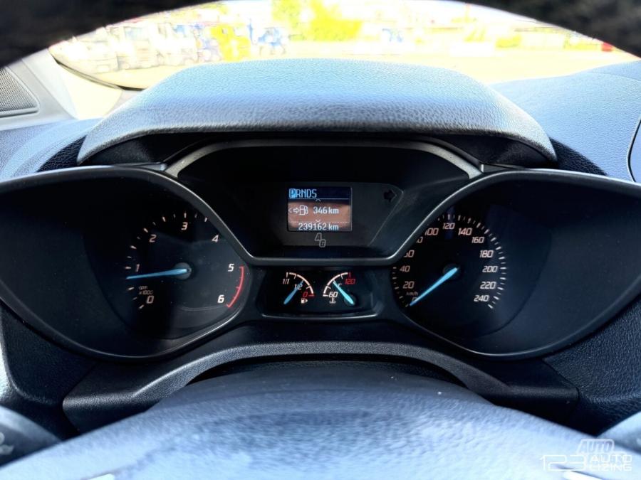 White Ford tourneo-connect 2017 in Taurage, with an engine capacity of 1.50 L and mileage of 239 thousand km for 6700 €, photo 17 on AUTOMOTO.COM.LV
