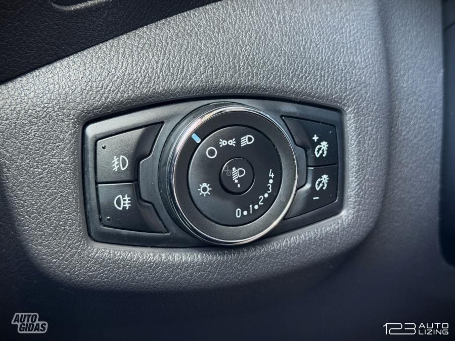 White Ford tourneo-connect 2017 in Taurage, with an engine capacity of 1.50 L and mileage of 239 thousand km for 6700 €, photo 22 on AUTOMOTO.COM.LV