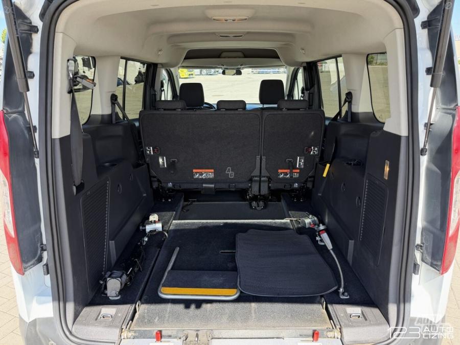 White Ford tourneo-connect 2017 in Taurage, with an engine capacity of 1.50 L and mileage of 239 thousand km for 6700 €, photo 23 on AUTOMOTO.COM.LV