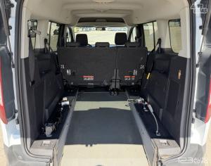 White Ford tourneo-connect 2017 in Taurage, with an engine capacity of 1.50 L and mileage of 239 thousand km for 6700 €, photo 25 on AUTOMOTO.COM.LV
