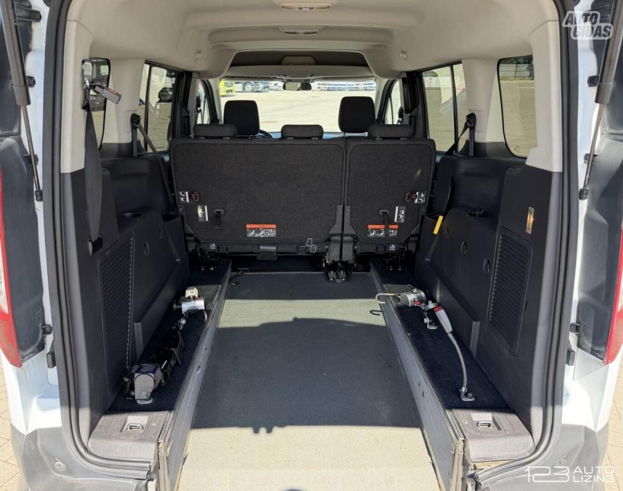 White Ford tourneo-connect 2017 in Taurage, with an engine capacity of 1.50 L and mileage of 239 thousand km for 6700 €, photo 25 on AUTOMOTO.COM.LV