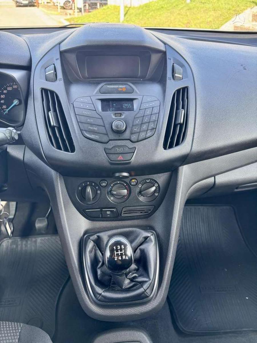 Balts Ford tourneo-connect 2017 Klaipėda, ar dzinēja tilpumu 1.50 L un nobraukumu 219 tūkst. km par 7000 €, foto 12 vietnē AUTOMOTO.COM.LV