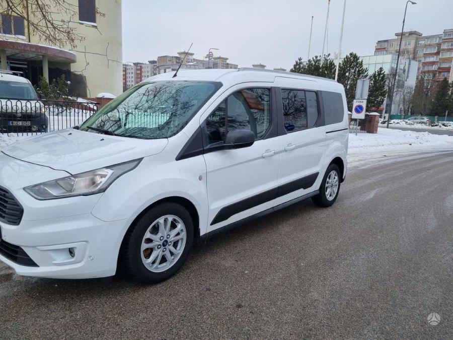 White Ford tourneo-connect 2020 in Kaunas, with an engine capacity of 1.50 L and mileage of 217 thousand km for 9750 €, photo 3 on AUTOMOTO.COM.LV