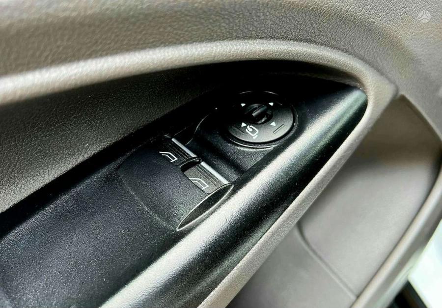 Balts Ford tourneo-connect 2020 Utena, ar dzinēja tilpumu 1.50 L un nobraukumu 157 tūkst. km par 10850 €, foto 27 vietnē AUTOMOTO.COM.LV