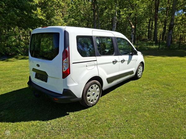 White Ford tourneo-connect 2022 in Silute, with an engine capacity of 1.50 L and mileage of 96 thousand km for 10200 €, photo 2 on AUTOMOTO.COM.LV