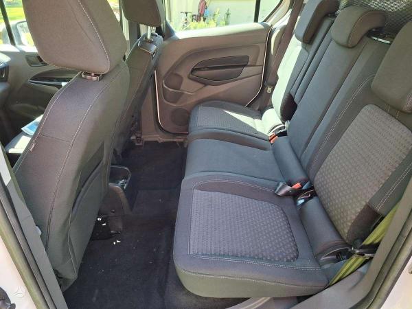 White Ford tourneo-connect 2022 in Silute, with an engine capacity of 1.50 L and mileage of 96 thousand km for 10200 €, photo 6 on AUTOMOTO.COM.LV