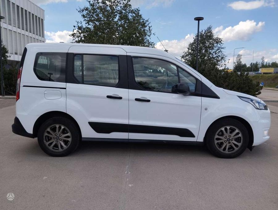 White Ford tourneo-connect 2022 in Vilnius, with an engine capacity of 1.50 L and mileage of 168 thousand km for 11990 €, photo 10 on AUTOMOTO.COM.LV