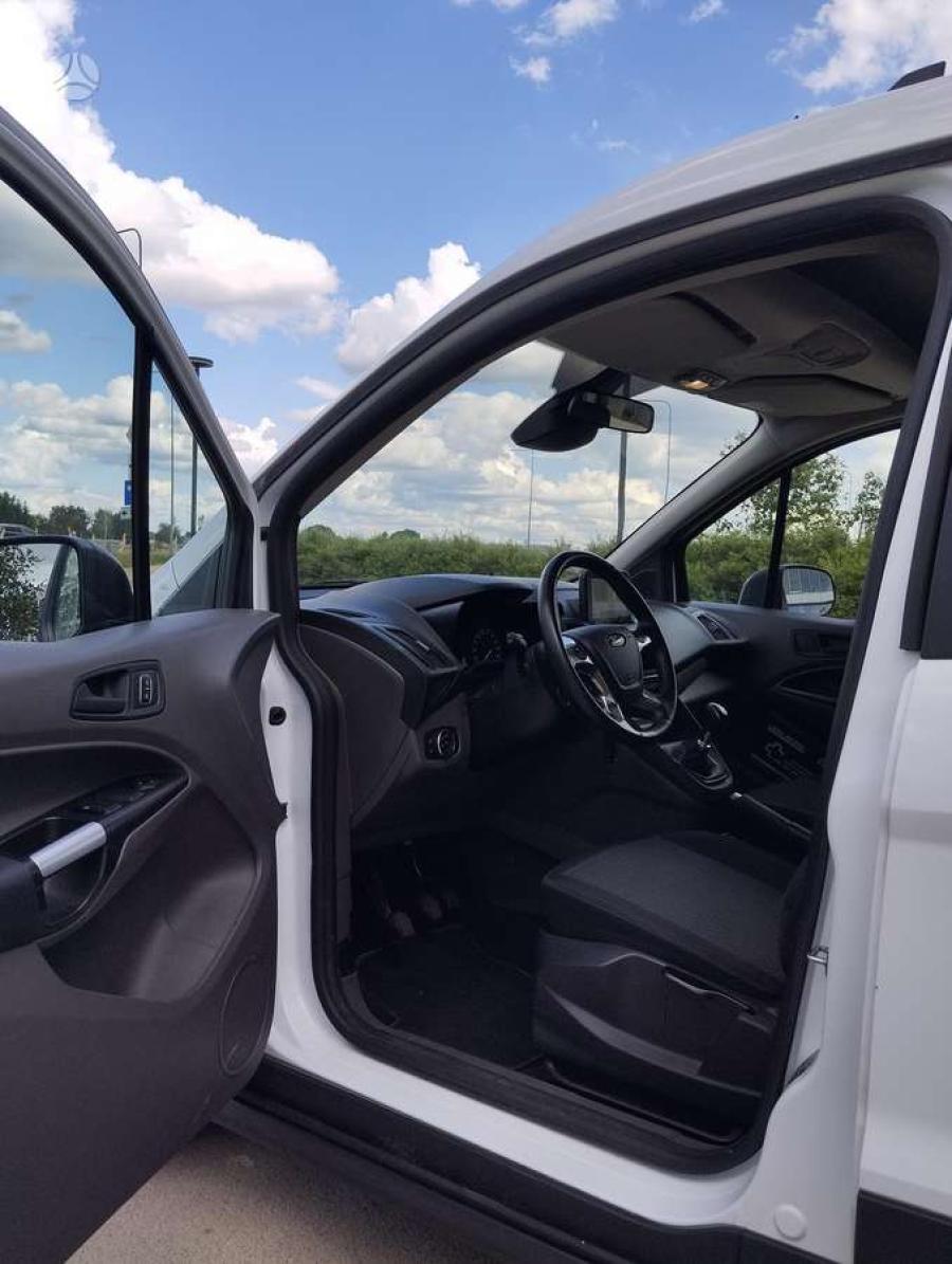 White Ford tourneo-connect 2022 in Vilnius, with an engine capacity of 1.50 L and mileage of 168 thousand km for 11990 €, photo 13 on AUTOMOTO.COM.LV