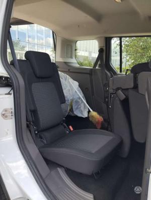 White Ford tourneo-connect 2022 in Vilnius, with an engine capacity of 1.50 L and mileage of 168 thousand km for 11990 €, photo 27 on AUTOMOTO.COM.LV