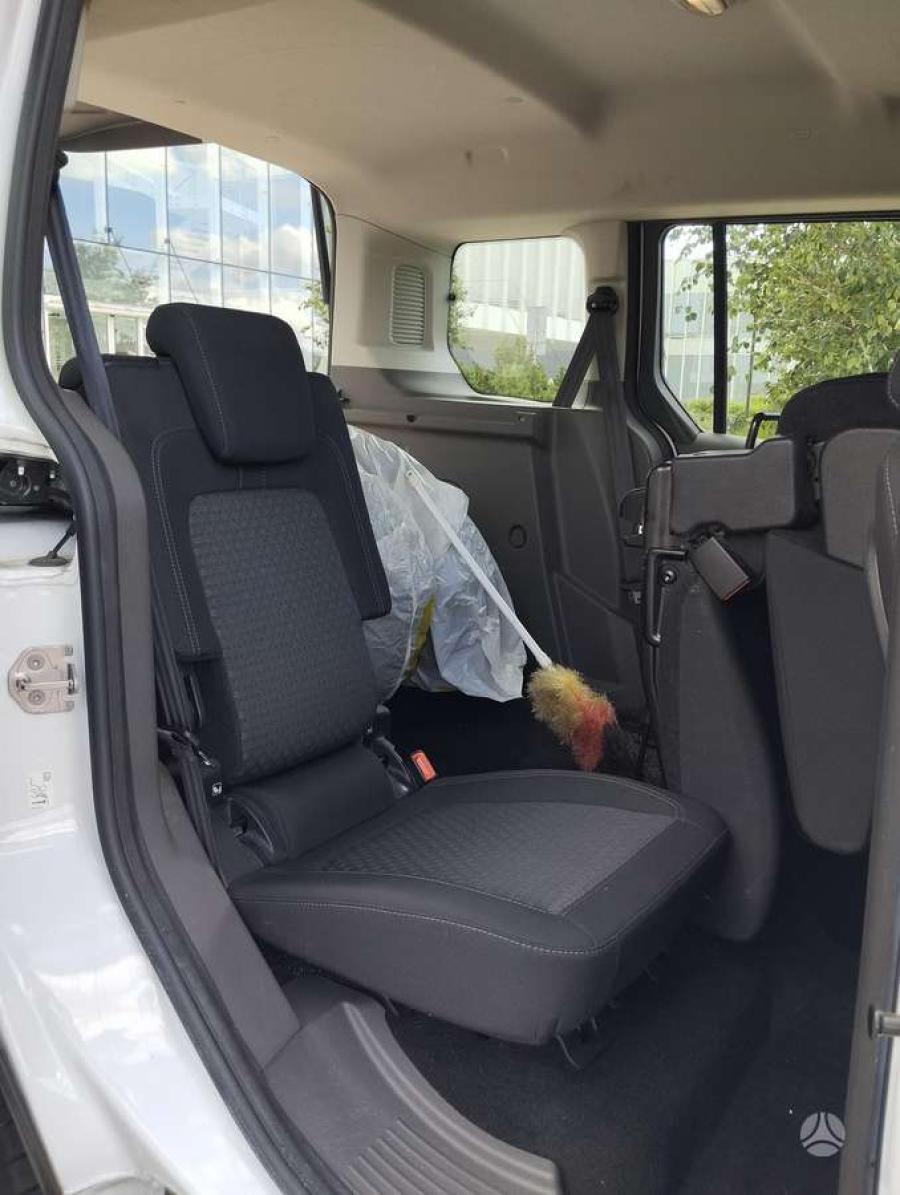 White Ford tourneo-connect 2022 in Vilnius, with an engine capacity of 1.50 L and mileage of 168 thousand km for 11990 €, photo 27 on AUTOMOTO.COM.LV