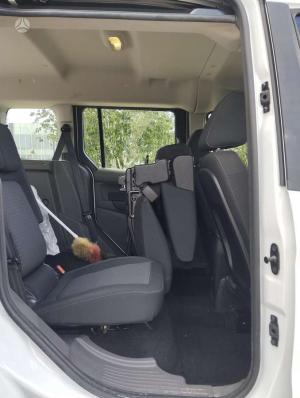 White Ford tourneo-connect 2022 in Vilnius, with an engine capacity of 1.50 L and mileage of 168 thousand km for 11990 €, photo 29 on AUTOMOTO.COM.LV
