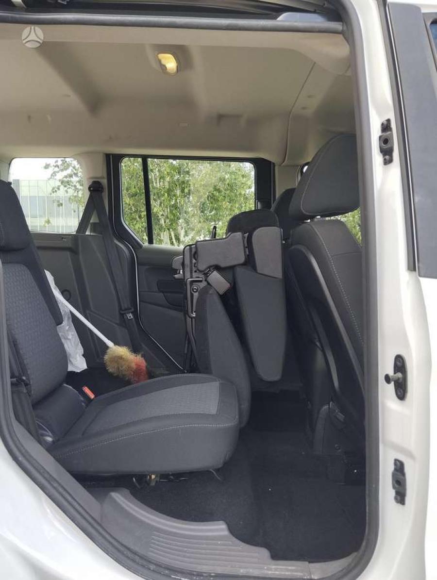 White Ford tourneo-connect 2022 in Vilnius, with an engine capacity of 1.50 L and mileage of 168 thousand km for 11990 €, photo 29 on AUTOMOTO.COM.LV