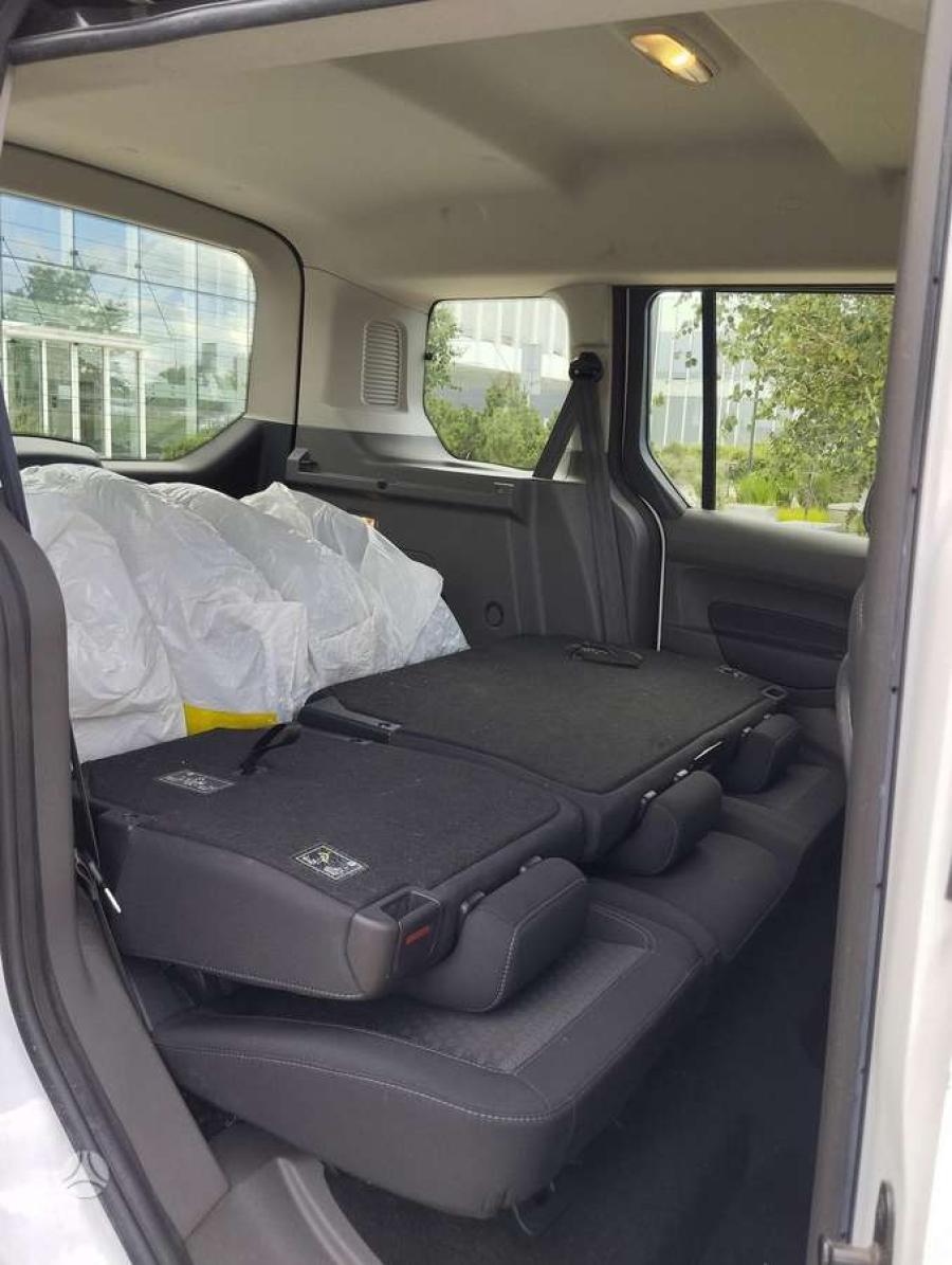 White Ford tourneo-connect 2022 in Vilnius, with an engine capacity of 1.50 L and mileage of 168 thousand km for 11990 €, photo 31 on AUTOMOTO.COM.LV