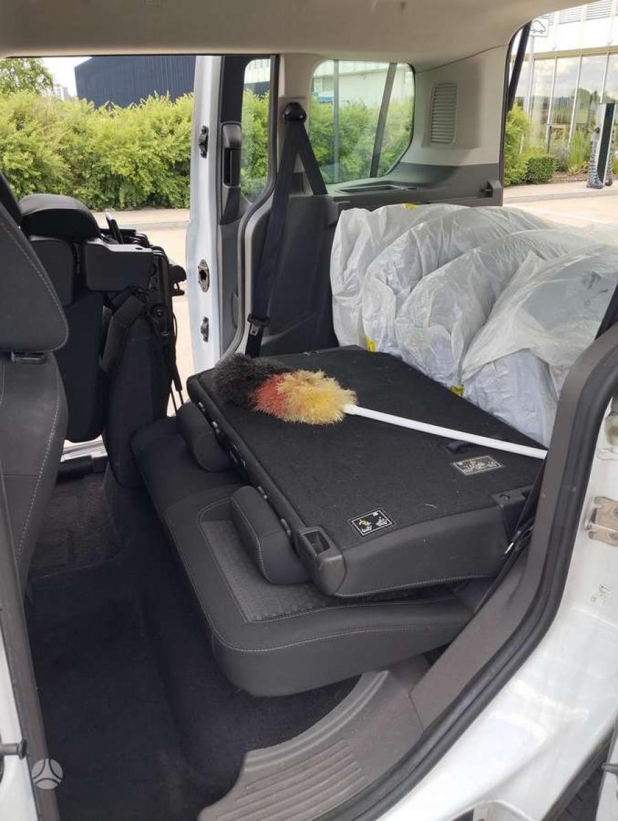 White Ford tourneo-connect 2022 in Vilnius, with an engine capacity of 1.50 L and mileage of 168 thousand km for 11990 €, photo 33 on AUTOMOTO.COM.LV