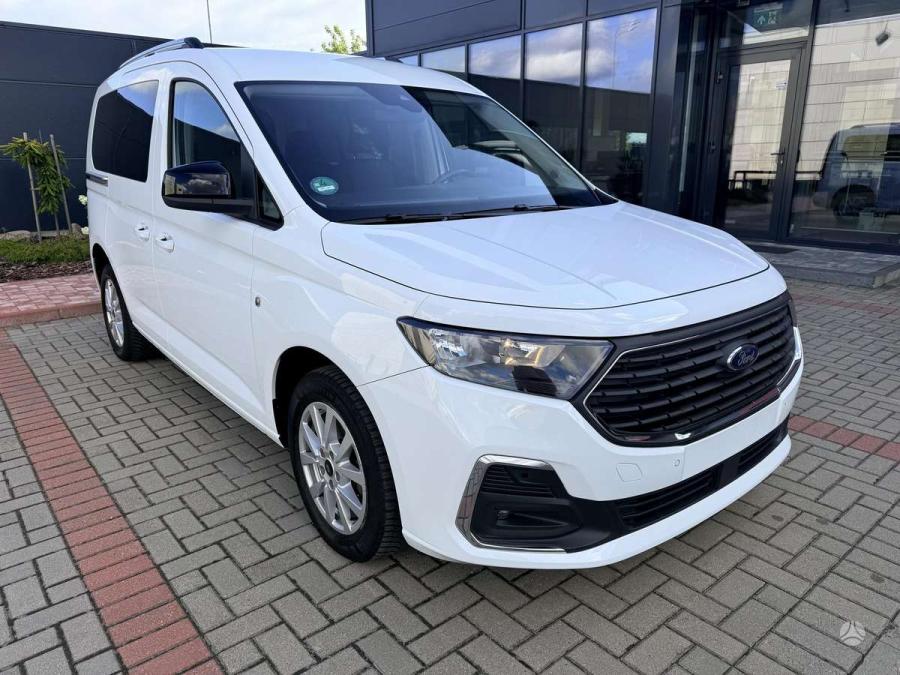White Ford tourneo-connect 2023 in Kaunas, with an engine capacity of 1.97 L and mileage of 86 thousand km for 16500 €, photo 1 on AUTOMOTO.COM.LV