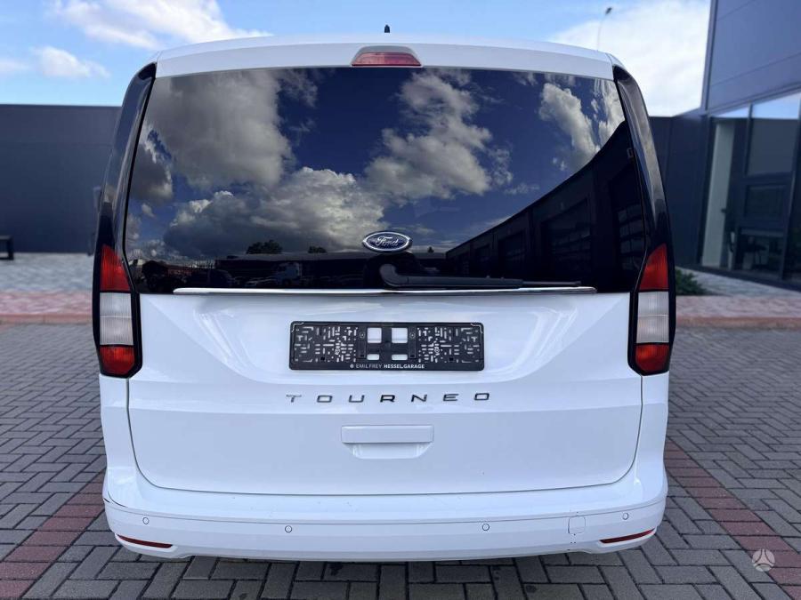 White Ford tourneo-connect 2023 in Kaunas, with an engine capacity of 1.97 L and mileage of 86 thousand km for 16500 €, photo 5 on AUTOMOTO.COM.LV