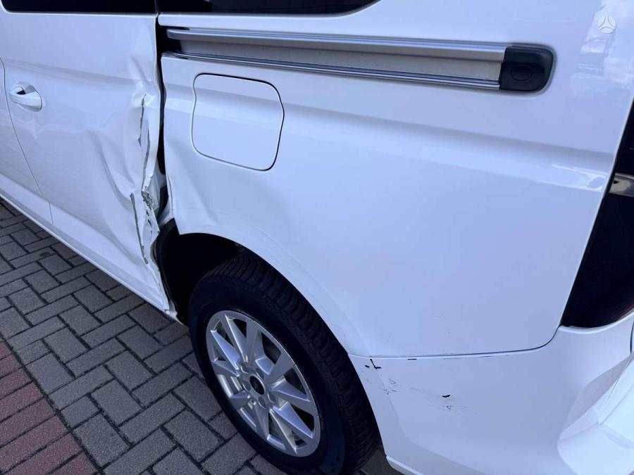 White Ford tourneo-connect 2023 in Kaunas, with an engine capacity of 1.97 L and mileage of 86 thousand km for 16500 €, photo 8 on AUTOMOTO.COM.LV