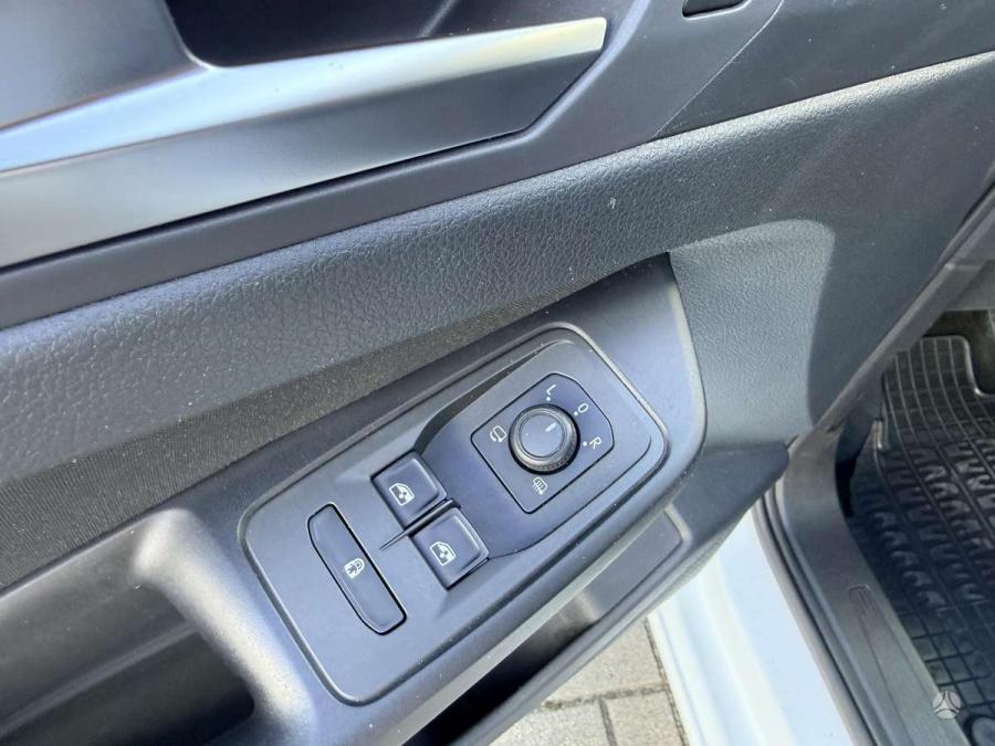 White Ford tourneo-connect 2023 in Kaunas, with an engine capacity of 1.97 L and mileage of 86 thousand km for 16500 €, photo 14 on AUTOMOTO.COM.LV