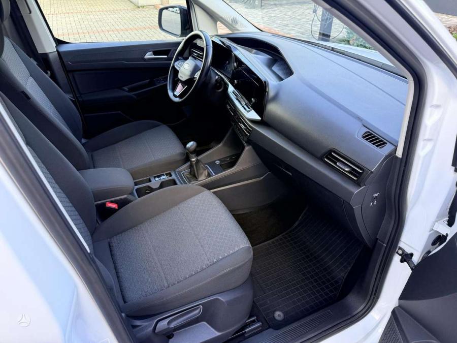 White Ford tourneo-connect 2023 in Kaunas, with an engine capacity of 1.97 L and mileage of 86 thousand km for 16500 €, photo 28 on AUTOMOTO.COM.LV