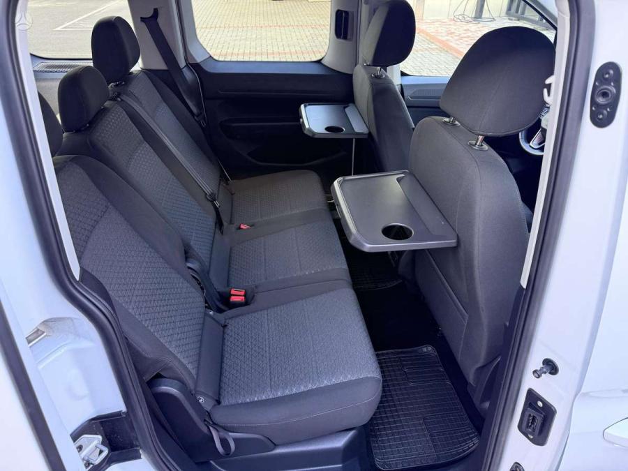 White Ford tourneo-connect 2023 in Kaunas, with an engine capacity of 1.97 L and mileage of 86 thousand km for 16500 €, photo 29 on AUTOMOTO.COM.LV