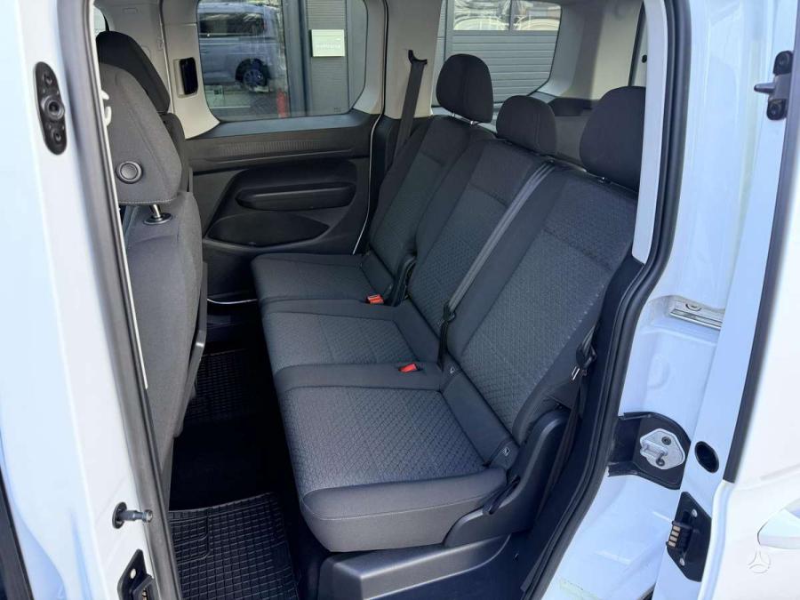 White Ford tourneo-connect 2023 in Kaunas, with an engine capacity of 1.97 L and mileage of 86 thousand km for 16500 €, photo 30 on AUTOMOTO.COM.LV