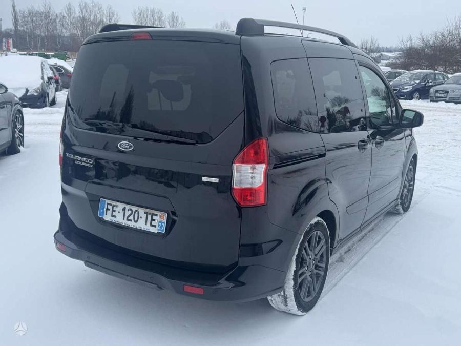 Black Ford tourneo-courier 2019 in Taurage, with an engine capacity of 1.00 L and mileage of 126 thousand km for 6499 €, photo 5 on AUTOMOTO.COM.LV