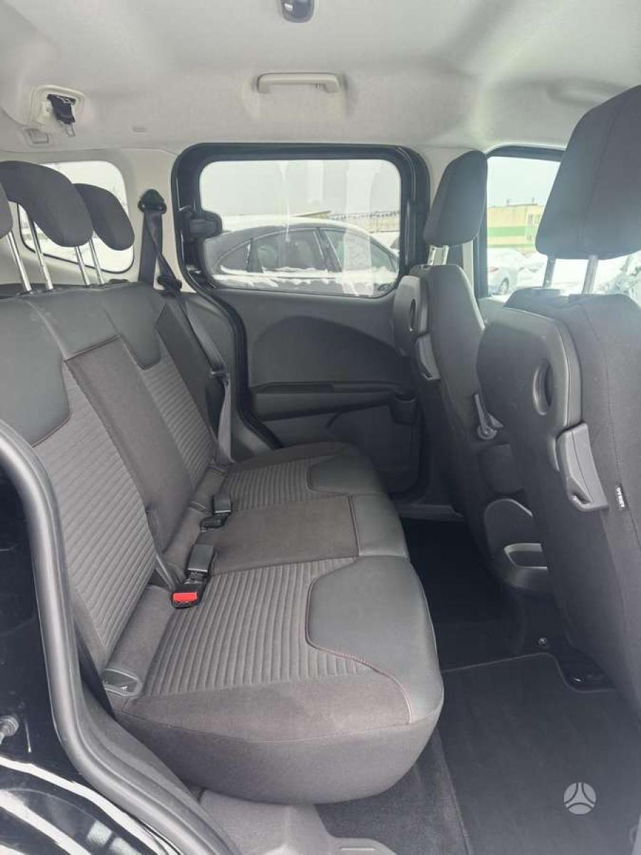 Black Ford tourneo-courier 2019 in Taurage, with an engine capacity of 1.00 L and mileage of 126 thousand km for 6499 €, photo 11 on AUTOMOTO.COM.LV