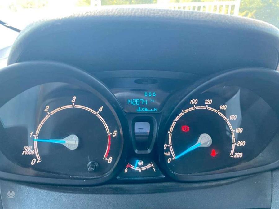 Grey Ford tourneo-courier 2022 in Vilnius, with an engine capacity of 1.50 L and mileage of 143 thousand km for 11979 €, photo 11 on AUTOMOTO.COM.LV