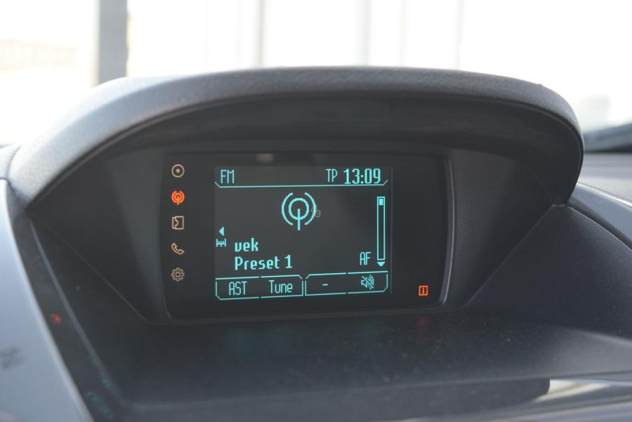 Grey Ford tourneo-courier 2016 in Vilnius, with an engine capacity of 1.00 L and mileage of 170 thousand km for 5100 €, photo 13 on AUTOMOTO.COM.LV