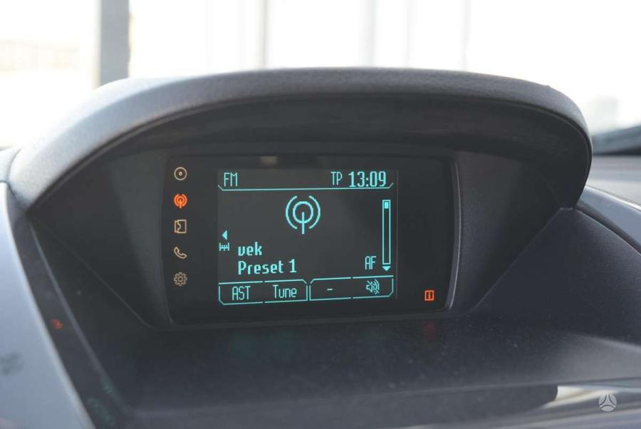 Pelēks Ford tourneo-courier 2016 Viļņa, ar dzinēja tilpumu 1.00 L un nobraukumu 171 tūkst. km par 5350 €, foto 13 vietnē AUTOMOTO.COM.LV