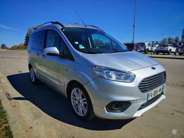 Pelēks Ford tourneo-courier 2018 Tauragė, ar dzinēja tilpumu 1.00 L un nobraukumu 111 tūkst. km par 4200 €, foto 1 vietnē AUTOMOTO.COM.LV