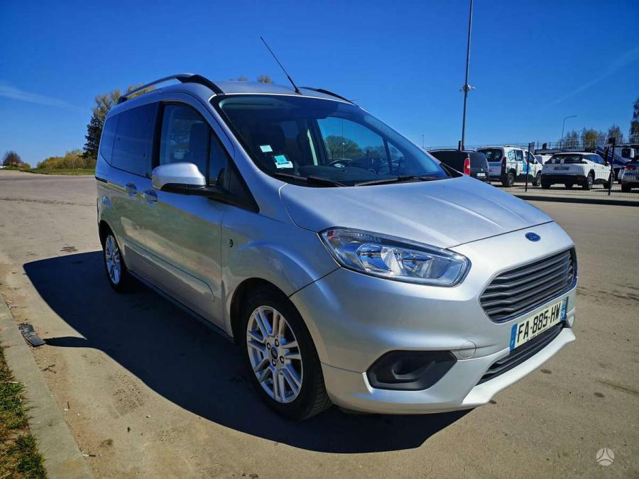 Серый Форд Tourneo Courier 2018 в Таураге, объемом двигателя 1.00 л и пробегом 111 тыс. км за 4200 €, фото 1 на AUTOMOTO.COM.LV