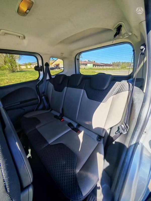 Pelēks Ford tourneo-courier 2018 Tauragė, ar dzinēja tilpumu 1.00 L un nobraukumu 111 tūkst. km par 4200 €, foto 10 vietnē AUTOMOTO.COM.LV