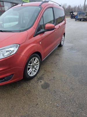 Orange Ford tourneo-courier 2014 in Panevezys, with an engine capacity of 1.00 L and mileage of 155 thousand km for 3050 €, photo 7 on AUTOMOTO.COM.LV