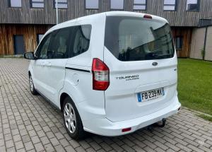 Balts Ford tourneo-courier 2018 Tauragė, ar dzinēja tilpumu 1.00 L un nobraukumu 136 tūkst. km par 4800 €, foto 3 vietnē AUTOMOTO.COM.LV