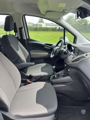 Balts Ford tourneo-courier 2018 Tauragė, ar dzinēja tilpumu 1.00 L un nobraukumu 136 tūkst. km par 4800 €, foto 8 vietnē AUTOMOTO.COM.LV