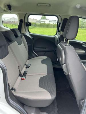 Balts Ford tourneo-courier 2018 Tauragė, ar dzinēja tilpumu 1.00 L un nobraukumu 136 tūkst. km par 4800 €, foto 9 vietnē AUTOMOTO.COM.LV